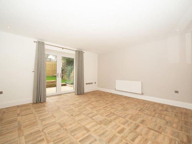 2 bedroom detached house to rent