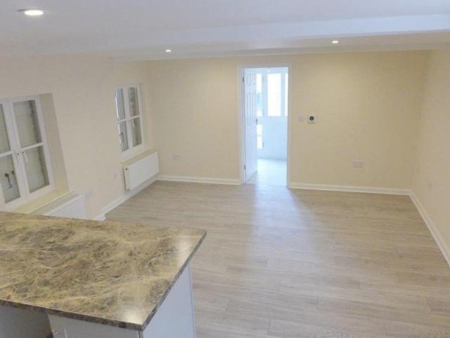 2 bedroom detached house to rent