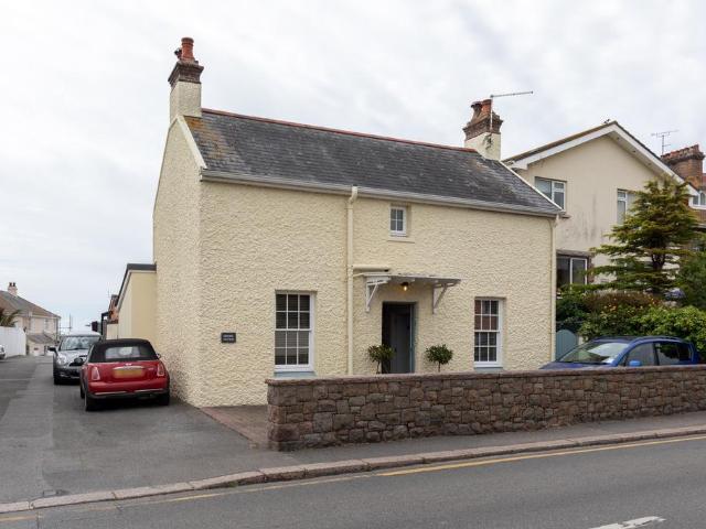 2 bedroom detached house to rent