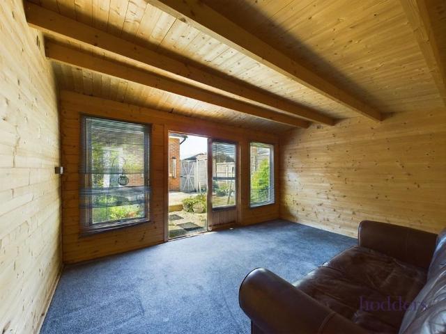 2 bedroom detached house to rent