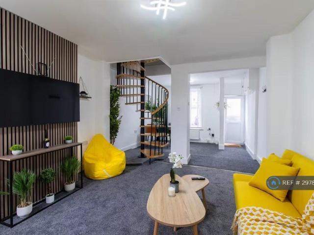 2 bedroom detached house to rent