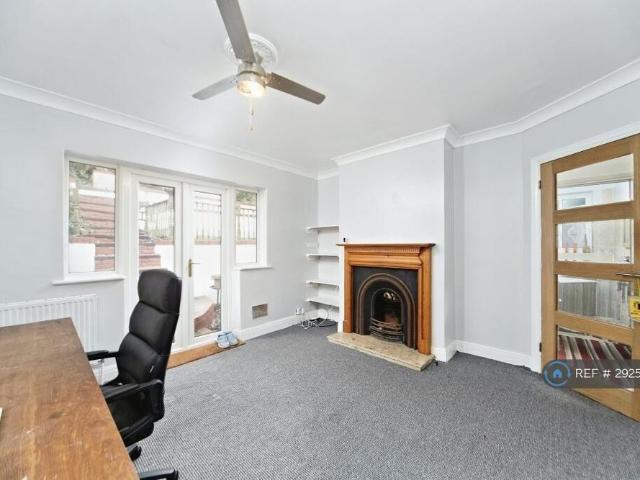 2 bedroom detached house to rent