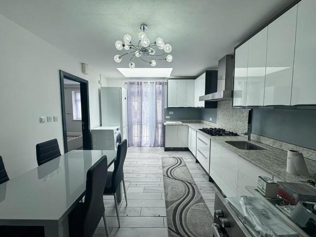 2 bedroom detached house to rent