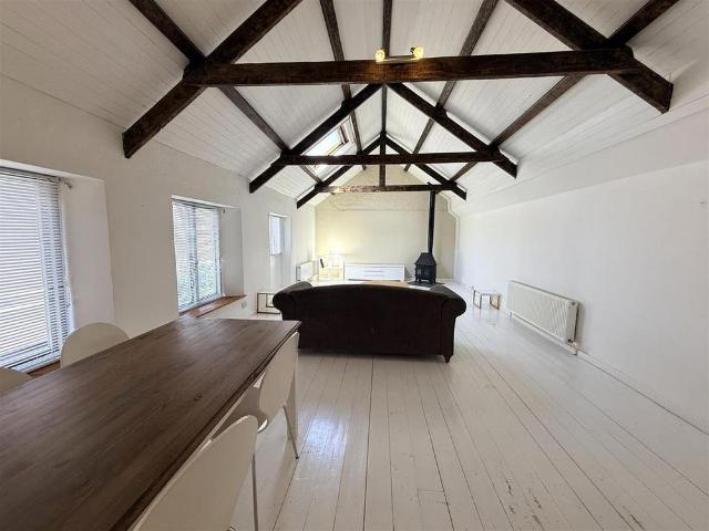2 bedroom detached house to rent