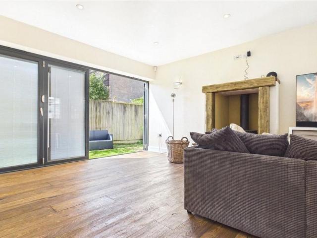 2 bedroom detached house to rent