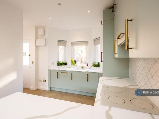2 bedroom detached house to rent