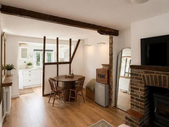 2 bedroom detached house to rent