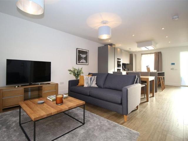 2 bedroom detached house to rent