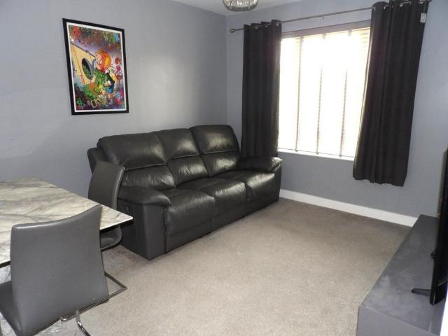 2 bedroom detached house to rent