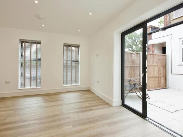 2 bedroom detached house to rent
