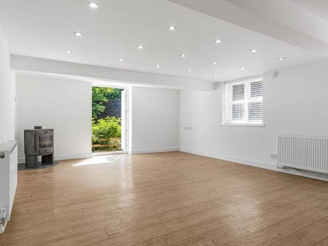 2 bedroom detached house to rent