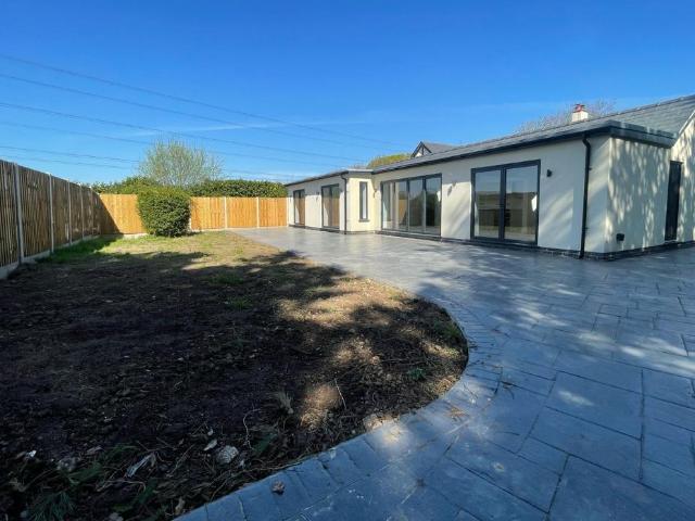 2 bedroom detached house to rent