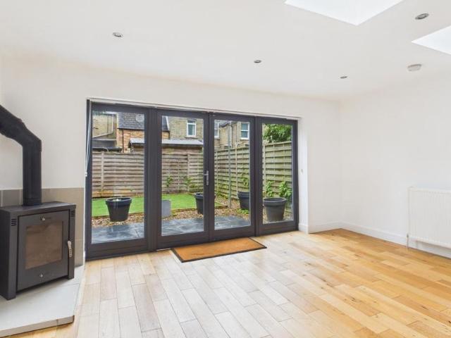 2 bedroom detached house to rent