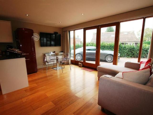 2 bedroom detached house to rent
