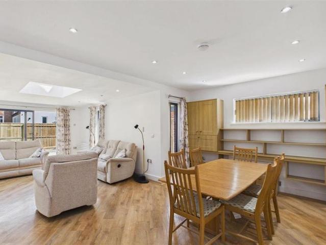 2 bedroom detached house to rent