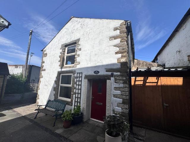 2 bedroom detached house to rent