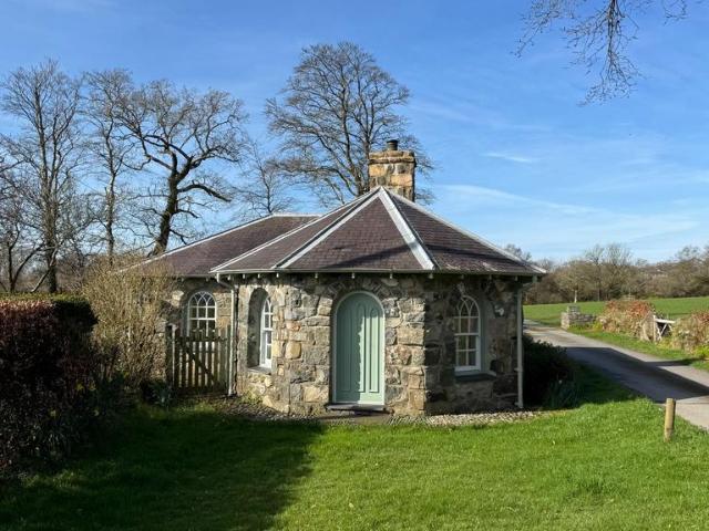 2 bedroom detached house to rent