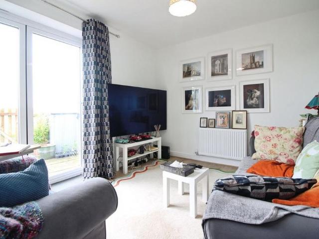 2 bedroom detached house to rent