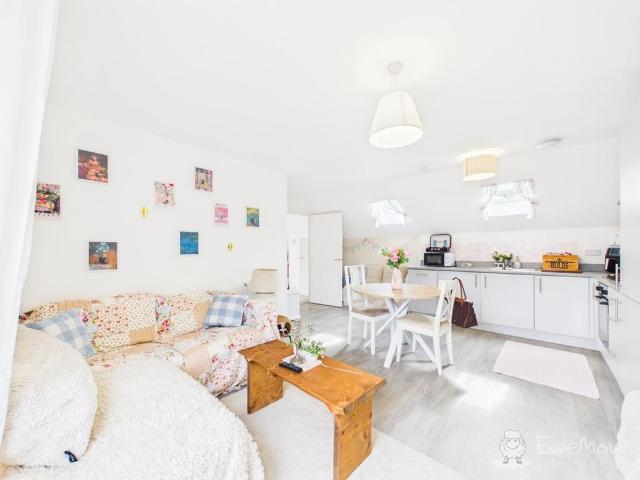 2 bedroom detached house to rent