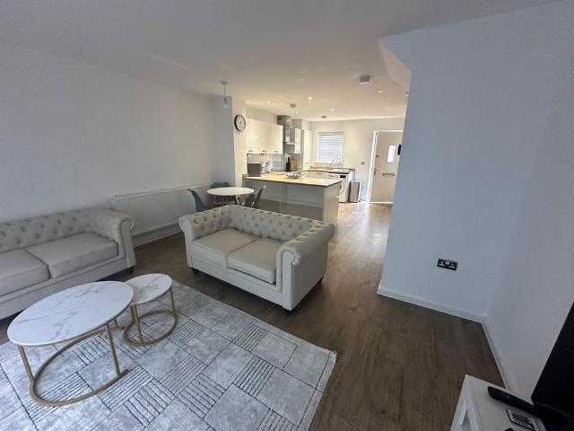 2 bedroom detached house to rent
