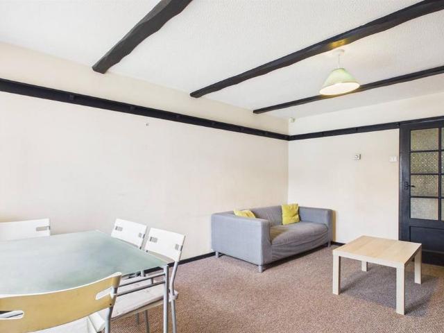 2 bedroom detached house to rent