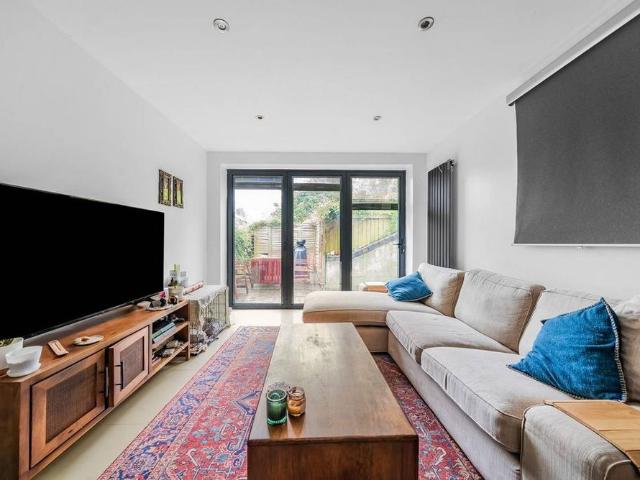 2 bedroom detached house to rent
