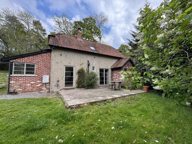 2 bedroom detached house to rent