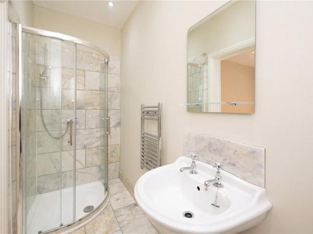 2 bedroom detached house to rent