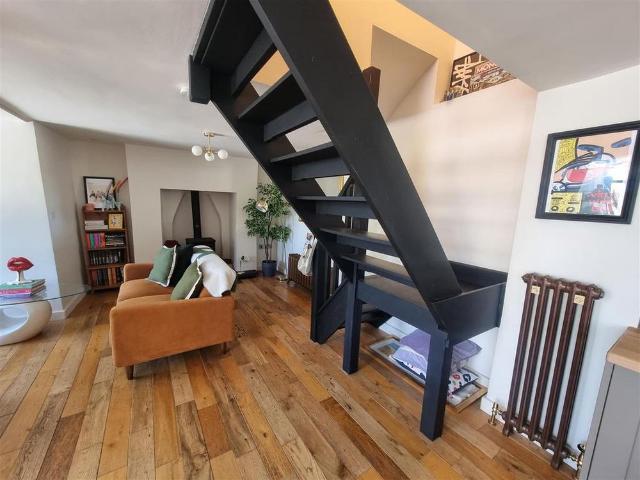 2 bedroom detached house to rent