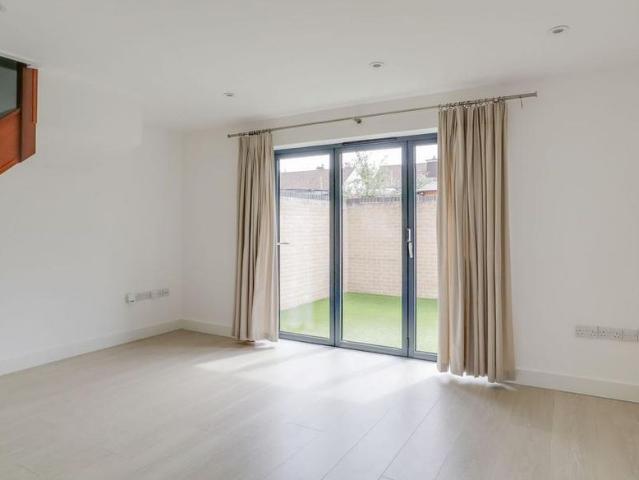 2 bedroom detached house to rent