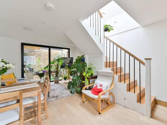 2 bedroom detached house to rent