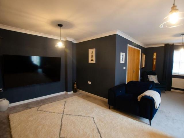 2 bedroom detached house to rent