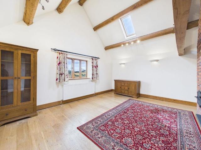 2 bedroom detached house to rent