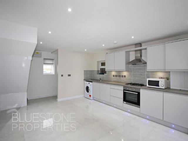 2 bedroom detached house to rent