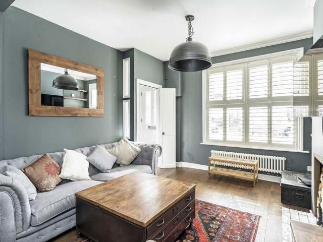 2 bedroom detached house to rent