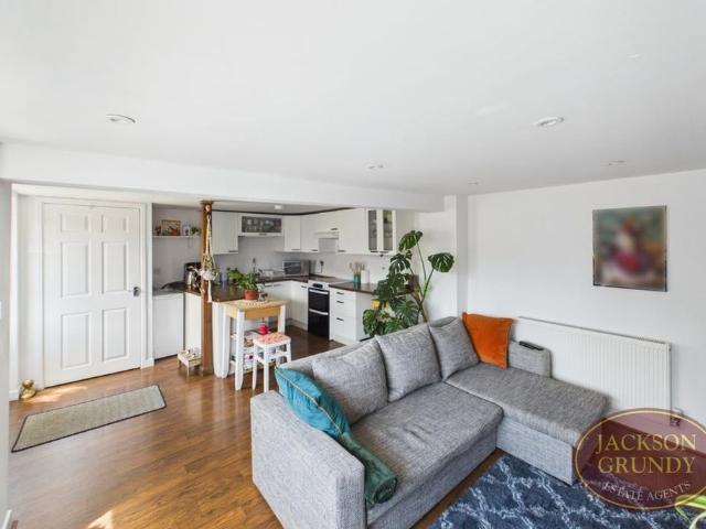 2 bedroom detached house to rent