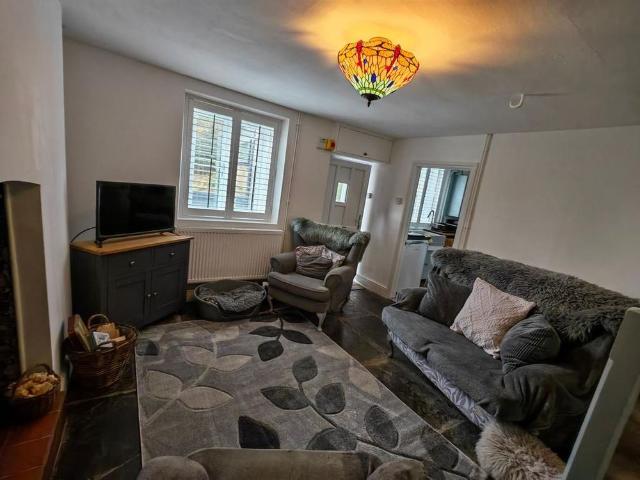2 bedroom detached house to rent