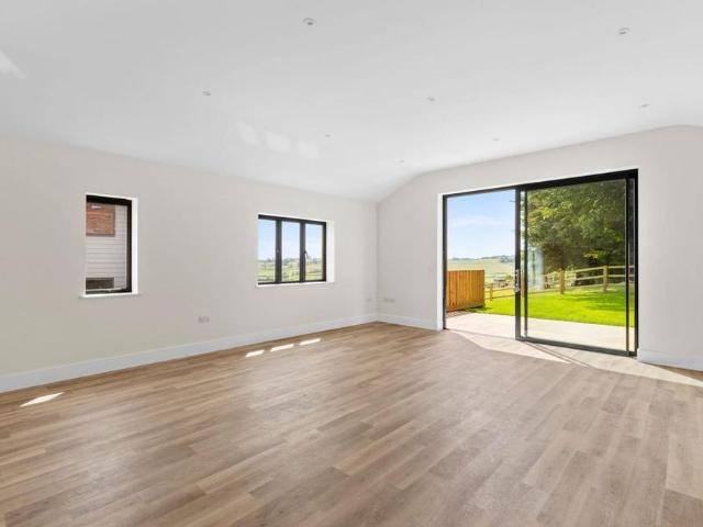 2 bedroom detached house to rent