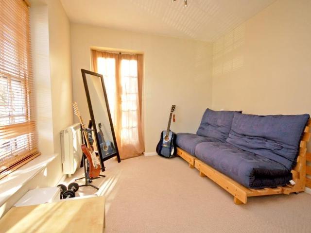 2 bedroom detached house to rent