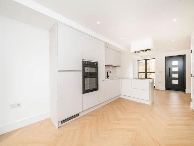 2 bedroom detached house to rent