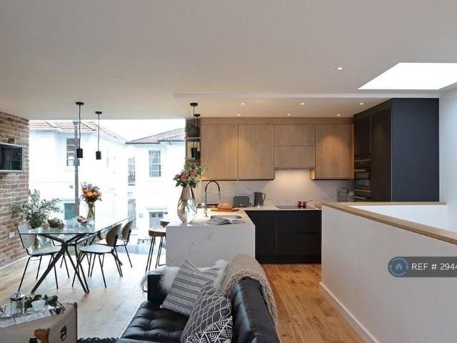 2 bedroom detached house to rent