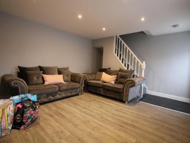 2 bedroom detached house to rent