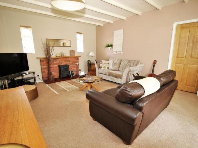 2 bedroom detached house to rent