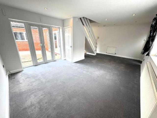 2 bedroom detached house to rent