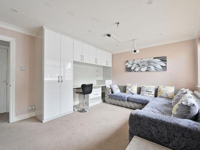 2 bedroom detached house to rent