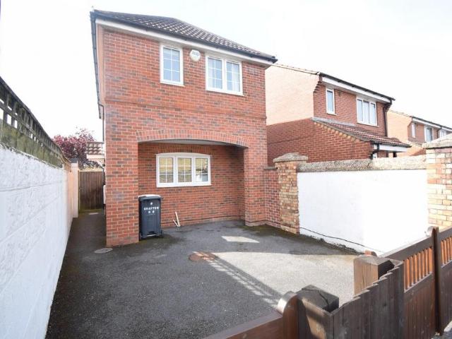 2 bedroom detached house to rent