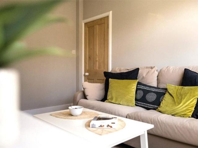 2 bedroom detached house to rent