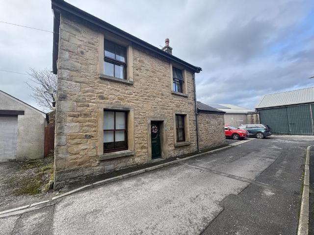 2 bedroom detached house to rent