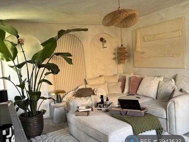 2 bedroom detached house to rent