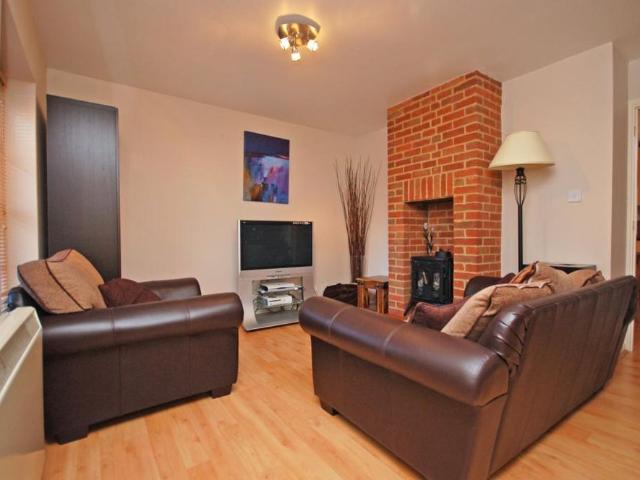 2 bedroom detached house to rent
